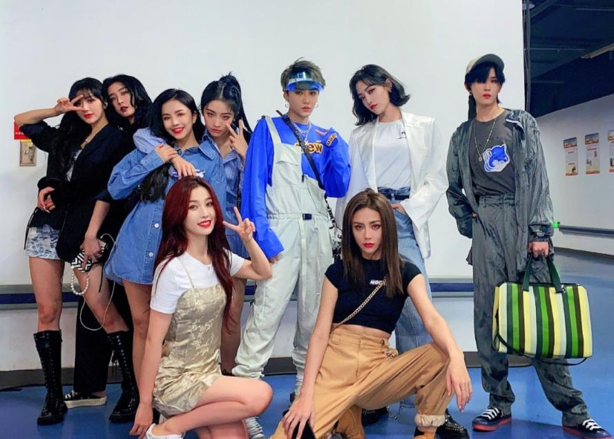 Liu Yuxin's whole group?The SOLO event changed to THE9 group dance, and the eight-person ...