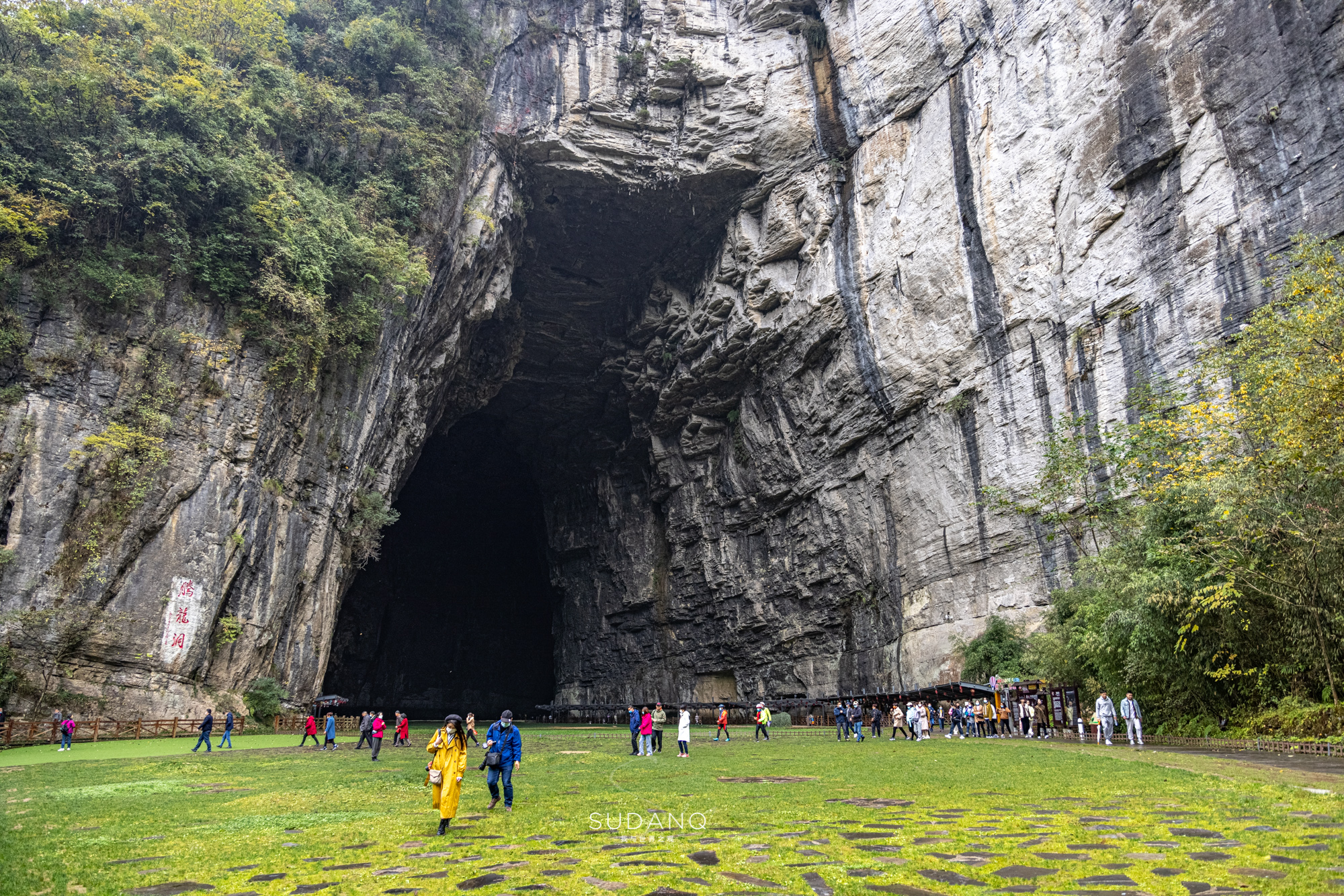 A real shot of the largest cave in China, 60 kilometers long, and a ...