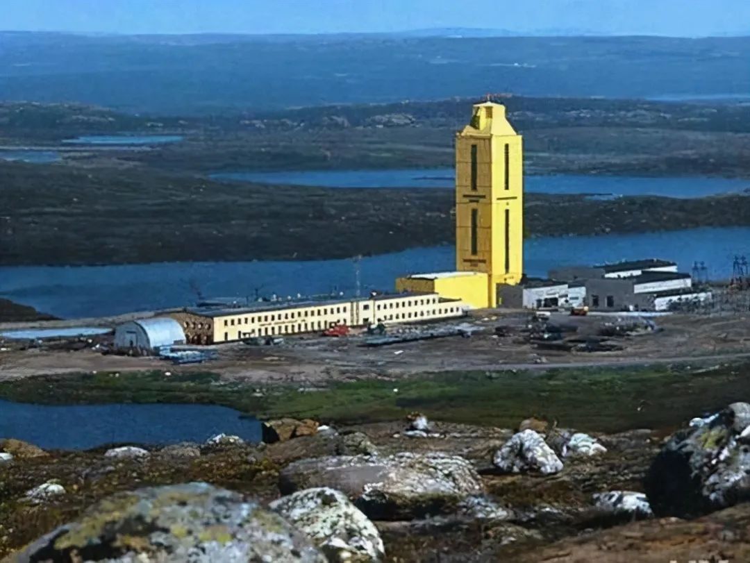 The deepest well in the world, with a well head of 92 cm but a depth of ...