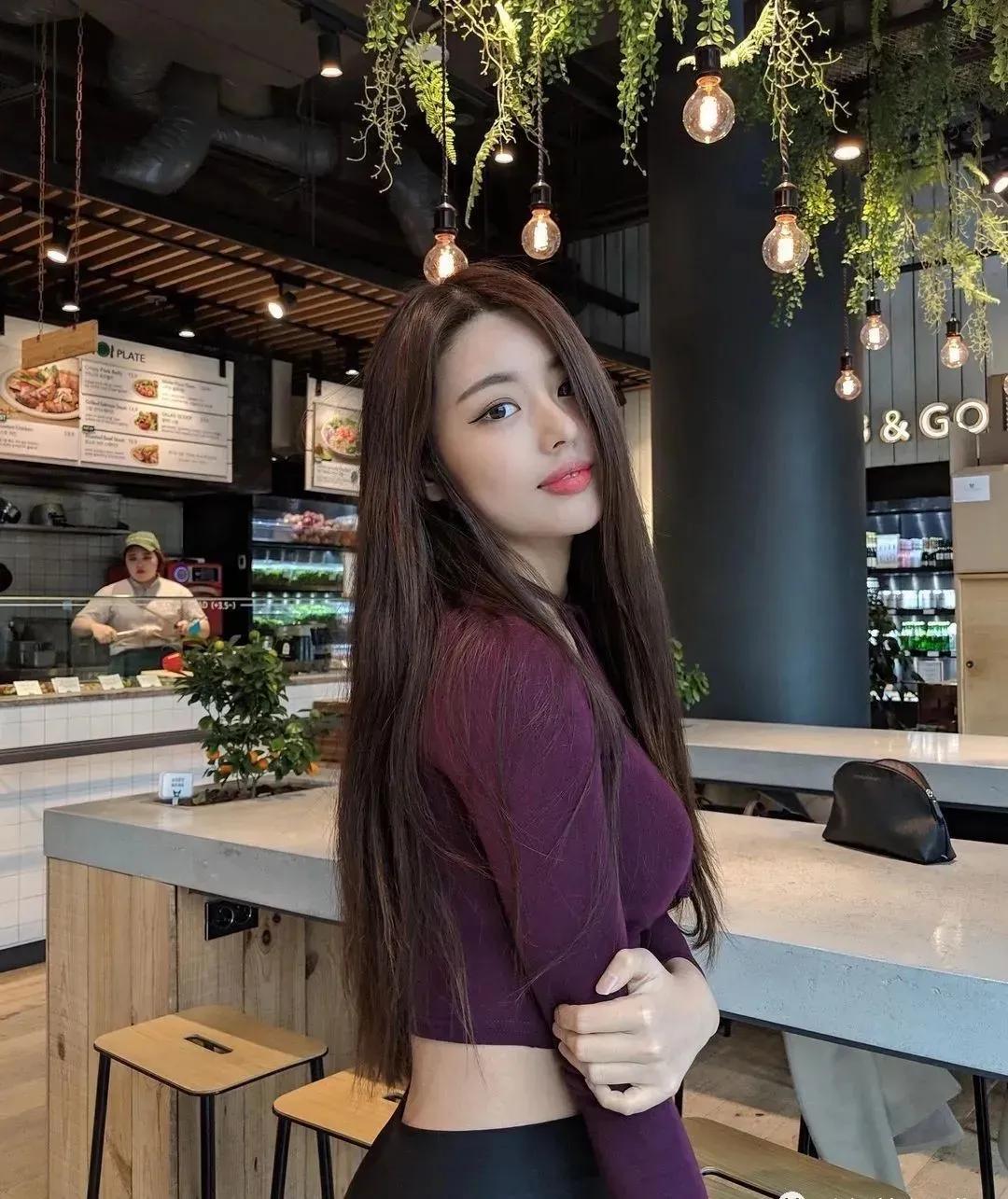 Korean female model Jung Yoona, with fluttering hair, fashionable and ...