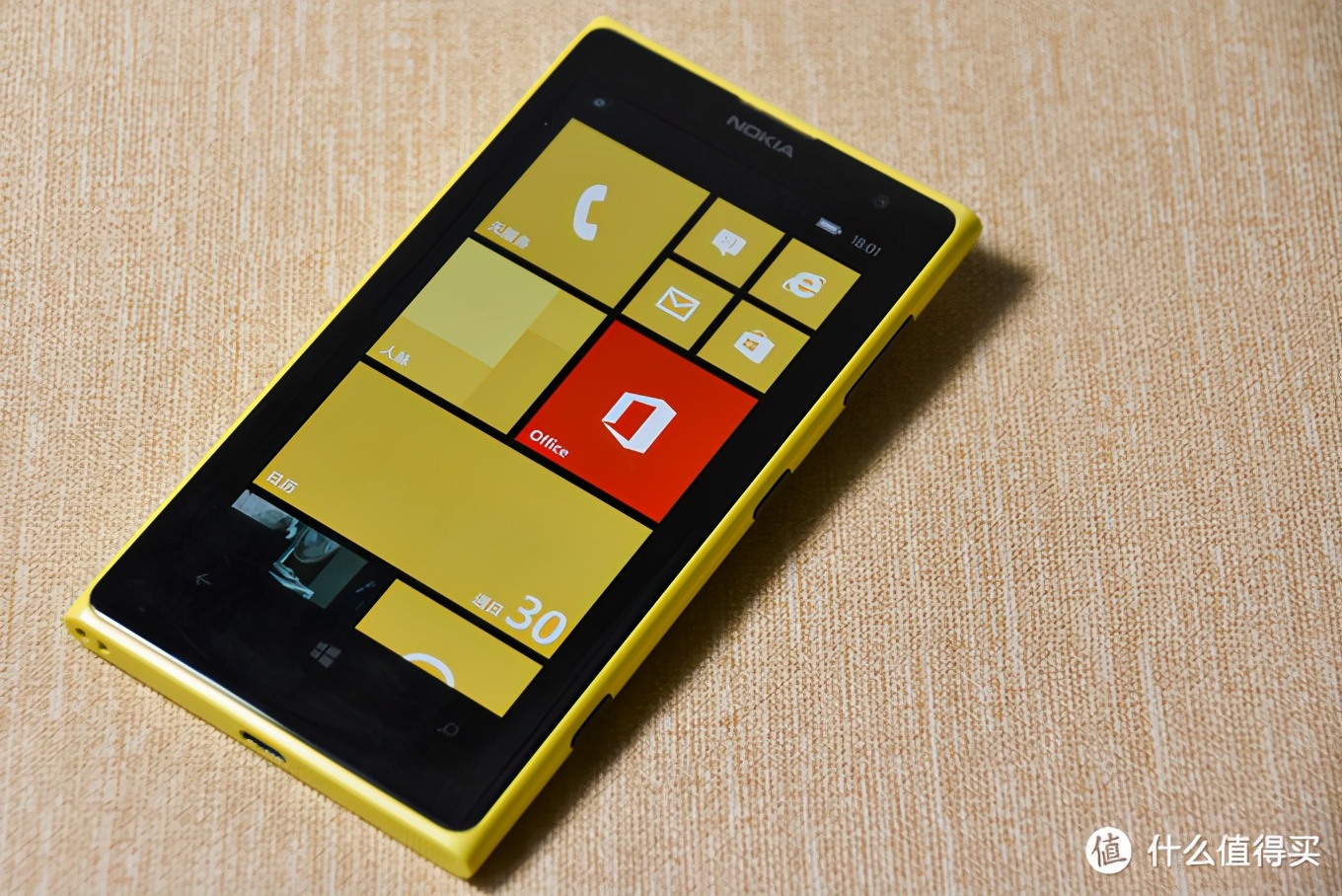 Apple iPhone12 vs. Nokia 1020: Comparison of contemporary high-end ...