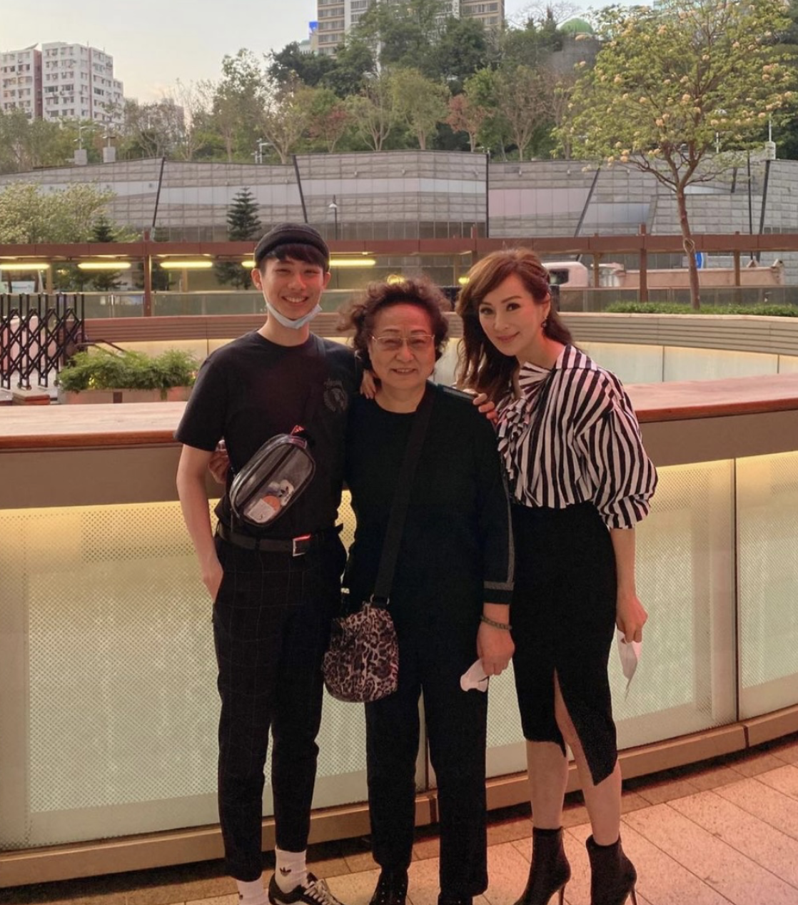 Luo Lin was interviewed and recalled raising three sons alone, divorced ...