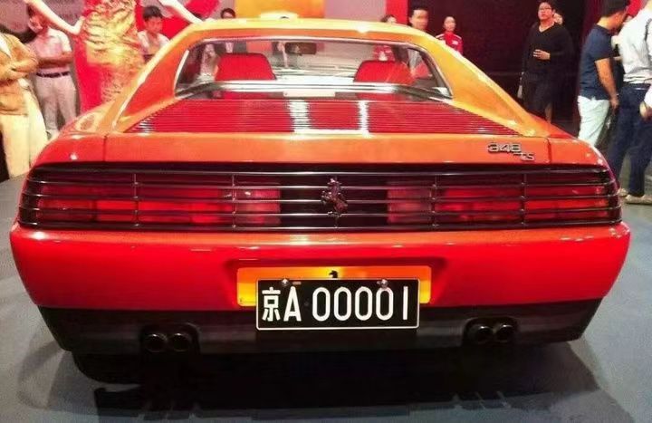 In 1992, Li Xiaohua spent 800,000 to buy the first Ferrari in China ...