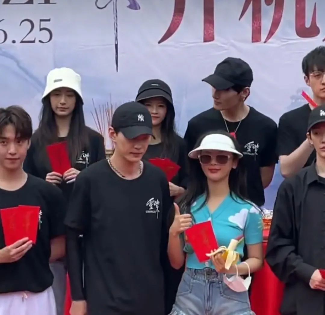 Little gossip, Yang Chaoyue, Huang Jingyu, Wu Qian, Zhai Xiaowen - iNEWS