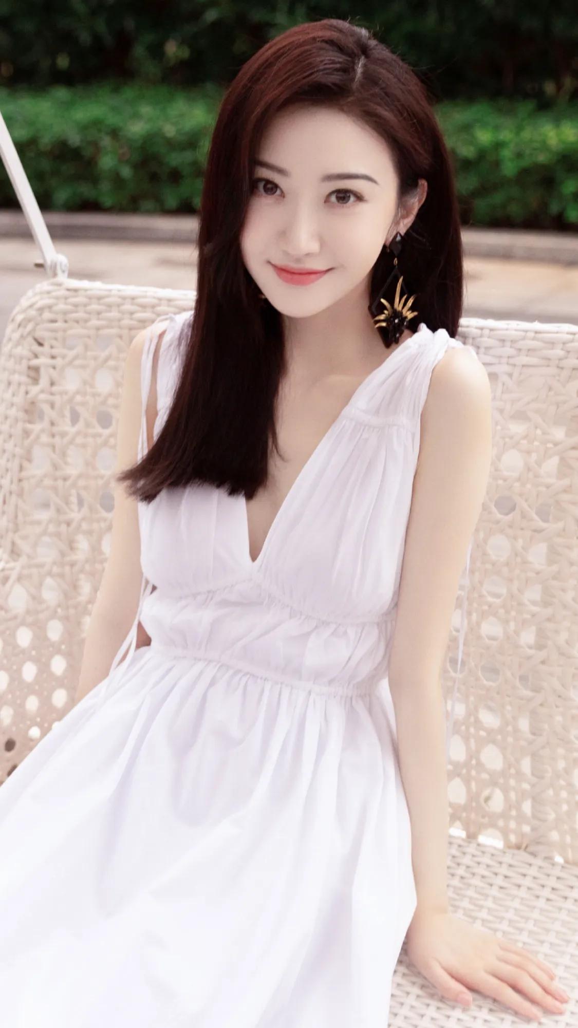 The beauty of the closed moon and the shame of the flower, the beauty ...