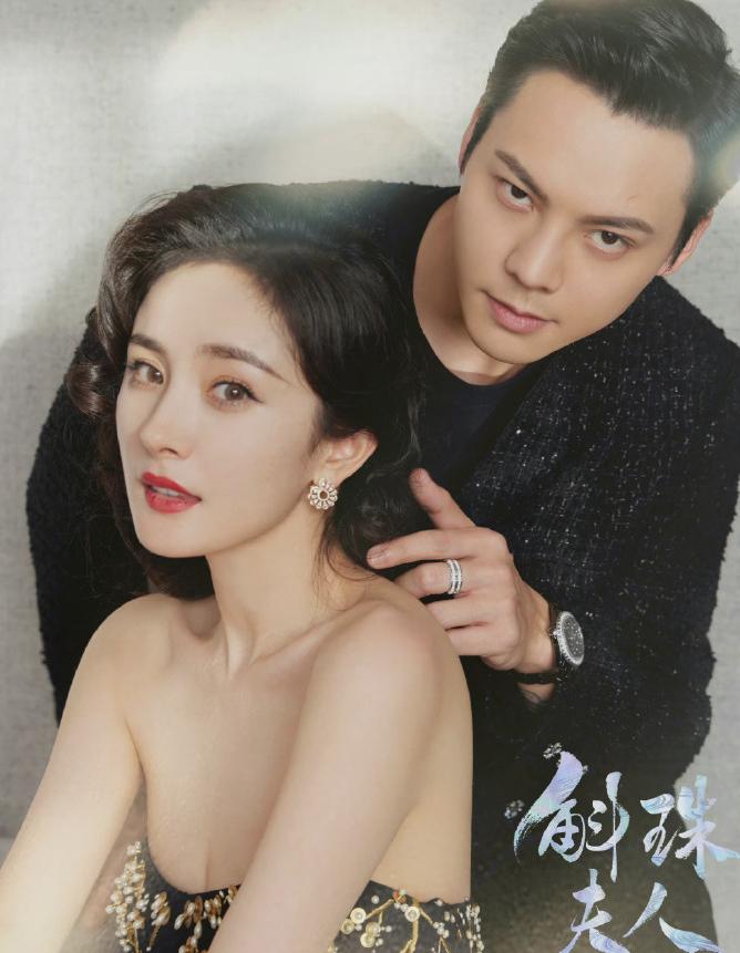 Yang Mi and Chen Weiting shoot couple-style blockbuster movies. They dress very well. How is ...