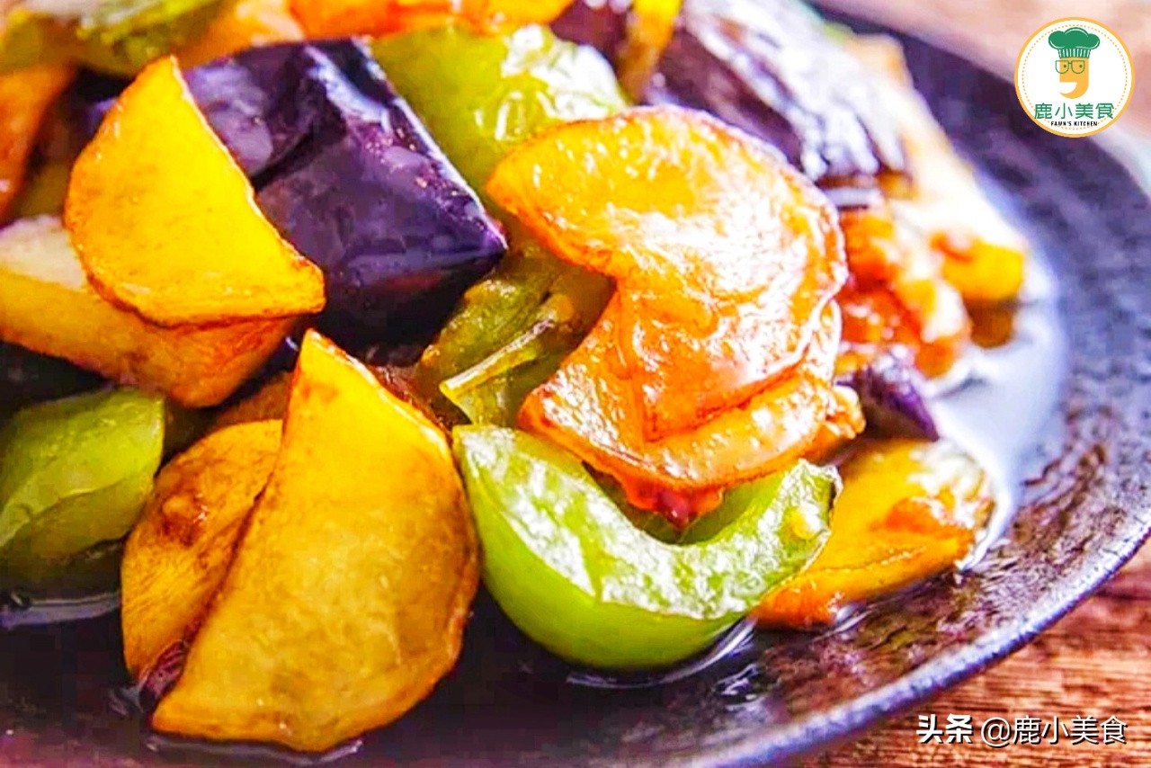Which three kinds of vegetables are used in the "Di San Xian", an ...