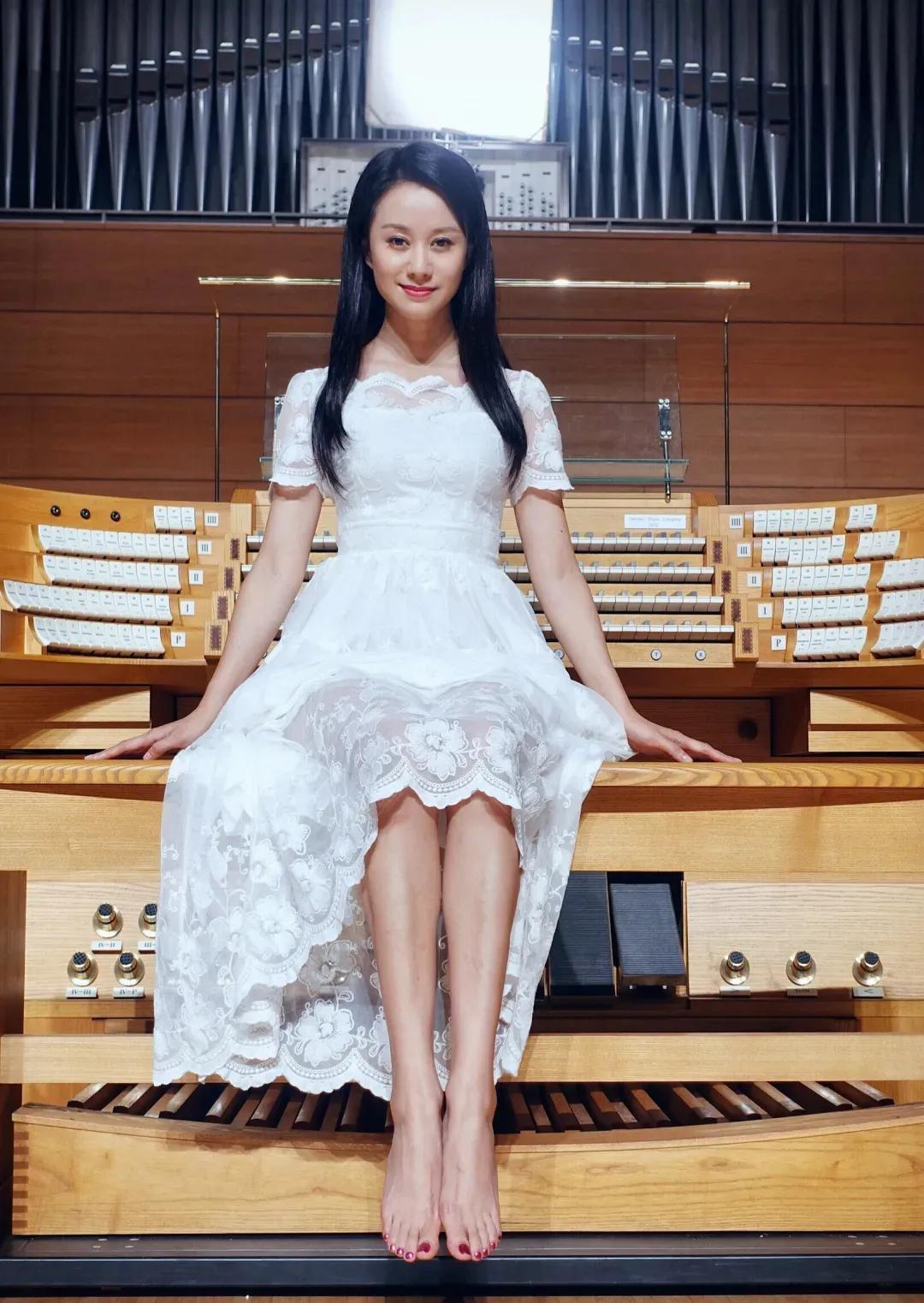 Ni Hongjie is still so beautiful at 43 years old - iNEWS