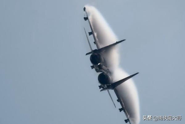 Why do fighter jets often roll during air combat? - iMedia