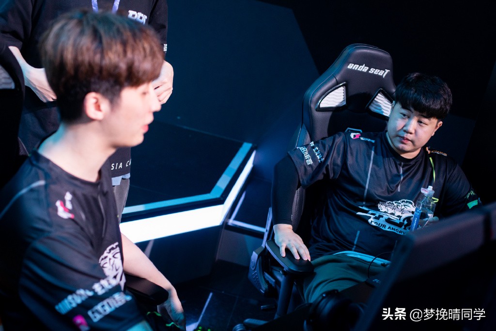 PCS4東亞賽區第三周：4AM公布首發陣容，17能否觸底反彈？ - 資訊咖