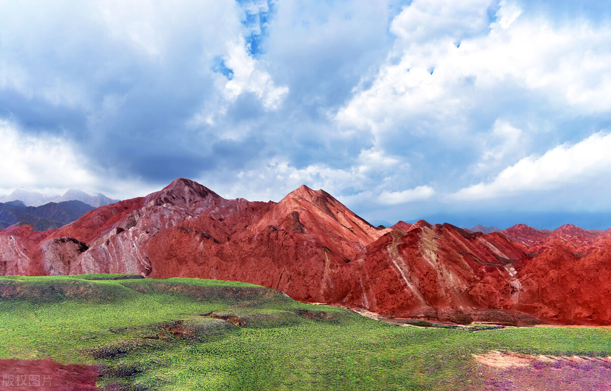 With a glimpse of the colorful Danxia, the mountains under the sky are ...