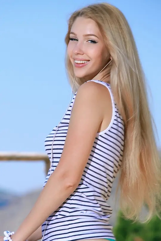 Model Genevieve Gandi-Neloma - iNEWS