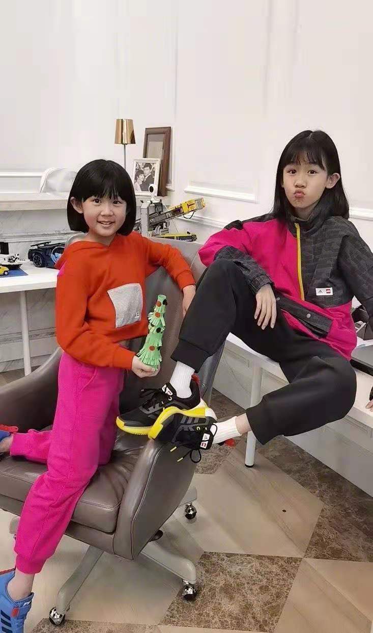 44-year-old Lu Yi took photos of her life, Bell was sitting boldly in a ...