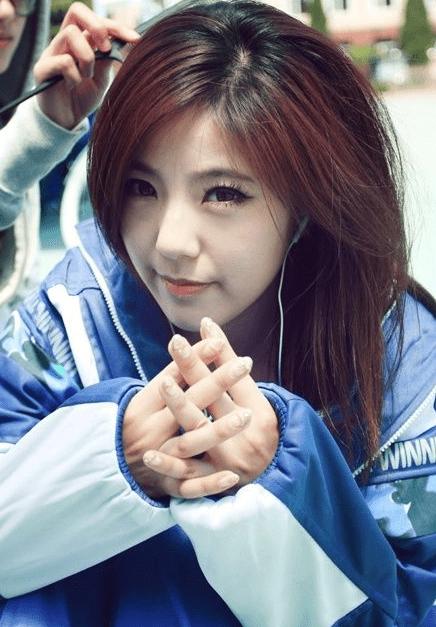 After Zhao Yihuan's "Adolescence" became popular, he was labelled as ...