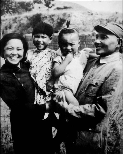 Deng Pufang, the eldest son of Deng Xiaoping, jumped off a building ...