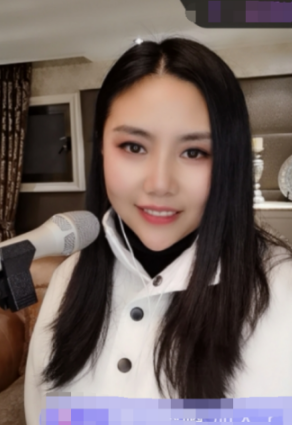 Super girl Ji Minjia's live broadcast in the mansion, her face deformed ...