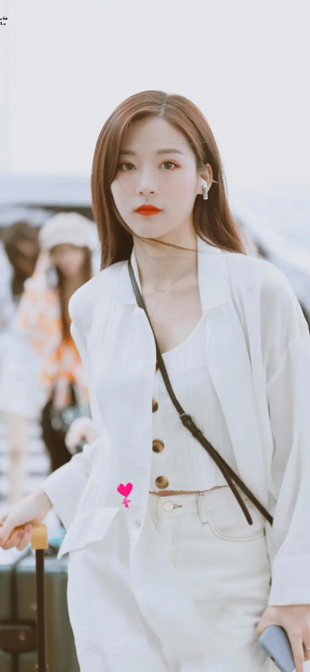 Sun Ruiqing's Aesthetic Photo Album - iNEWS