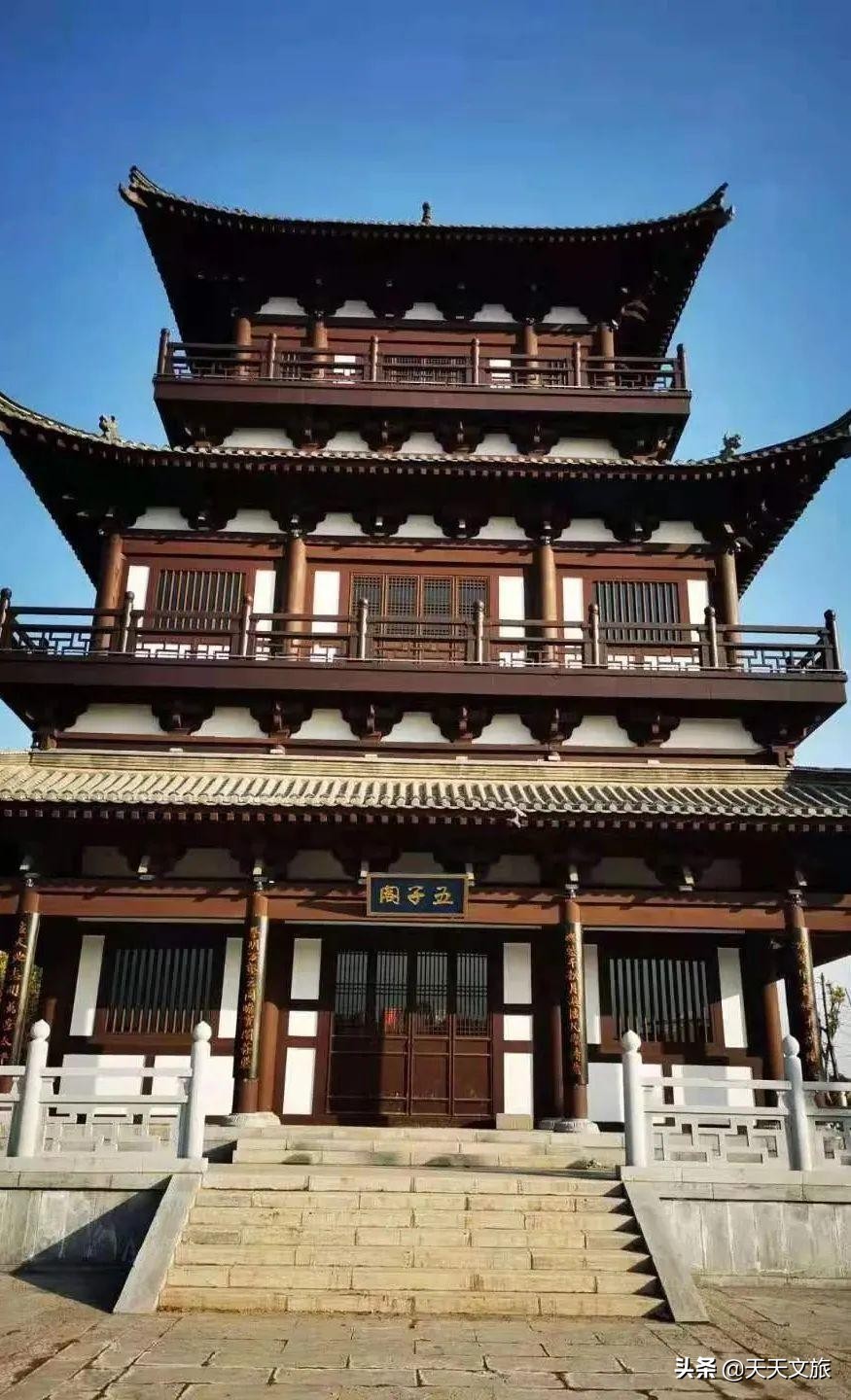 The ancient town of Longfengshan in Luoyang is open. Bring a backpack ...