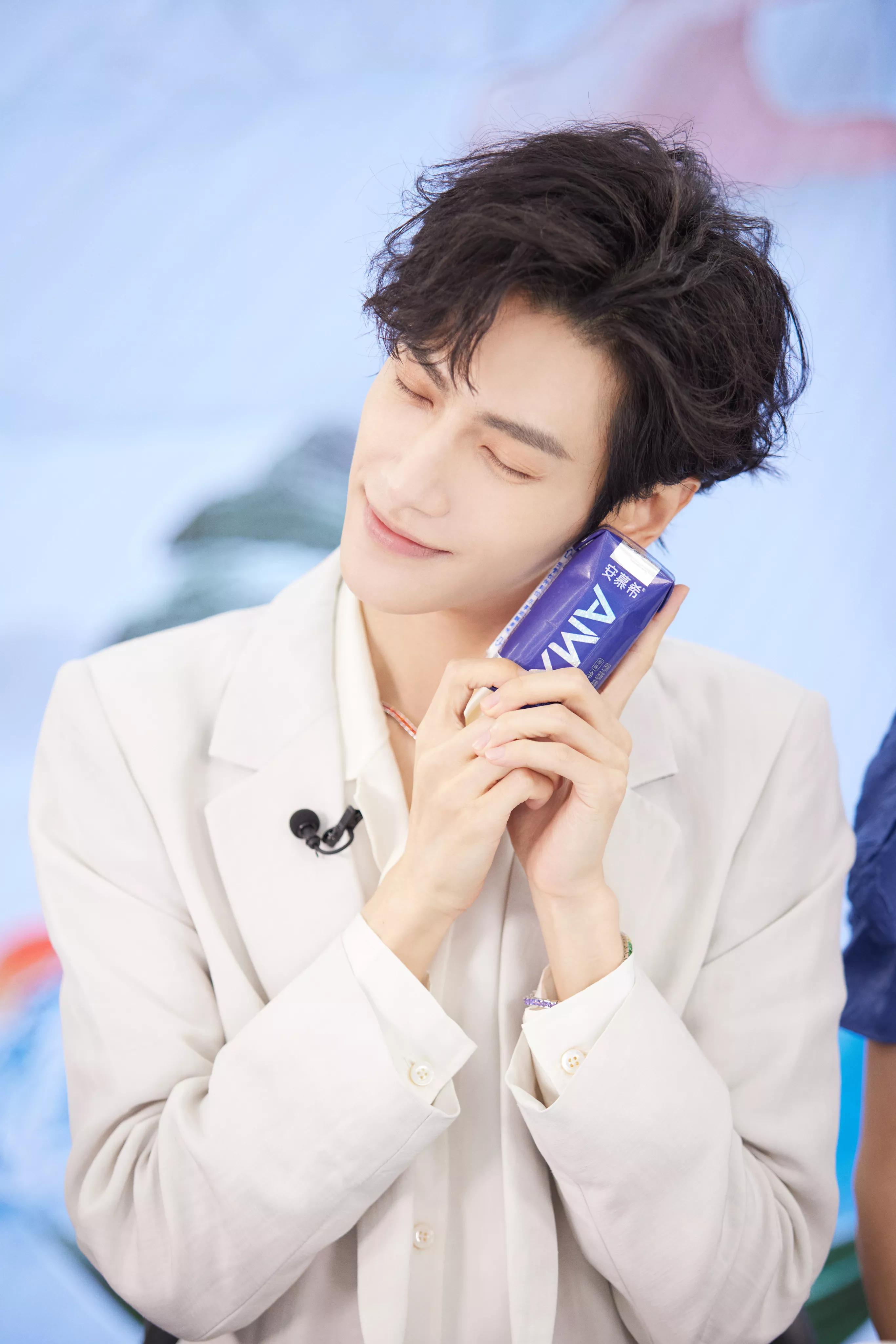 Illustrated Book of Top Ten Beautiful Men in the Entertainment Circle ...