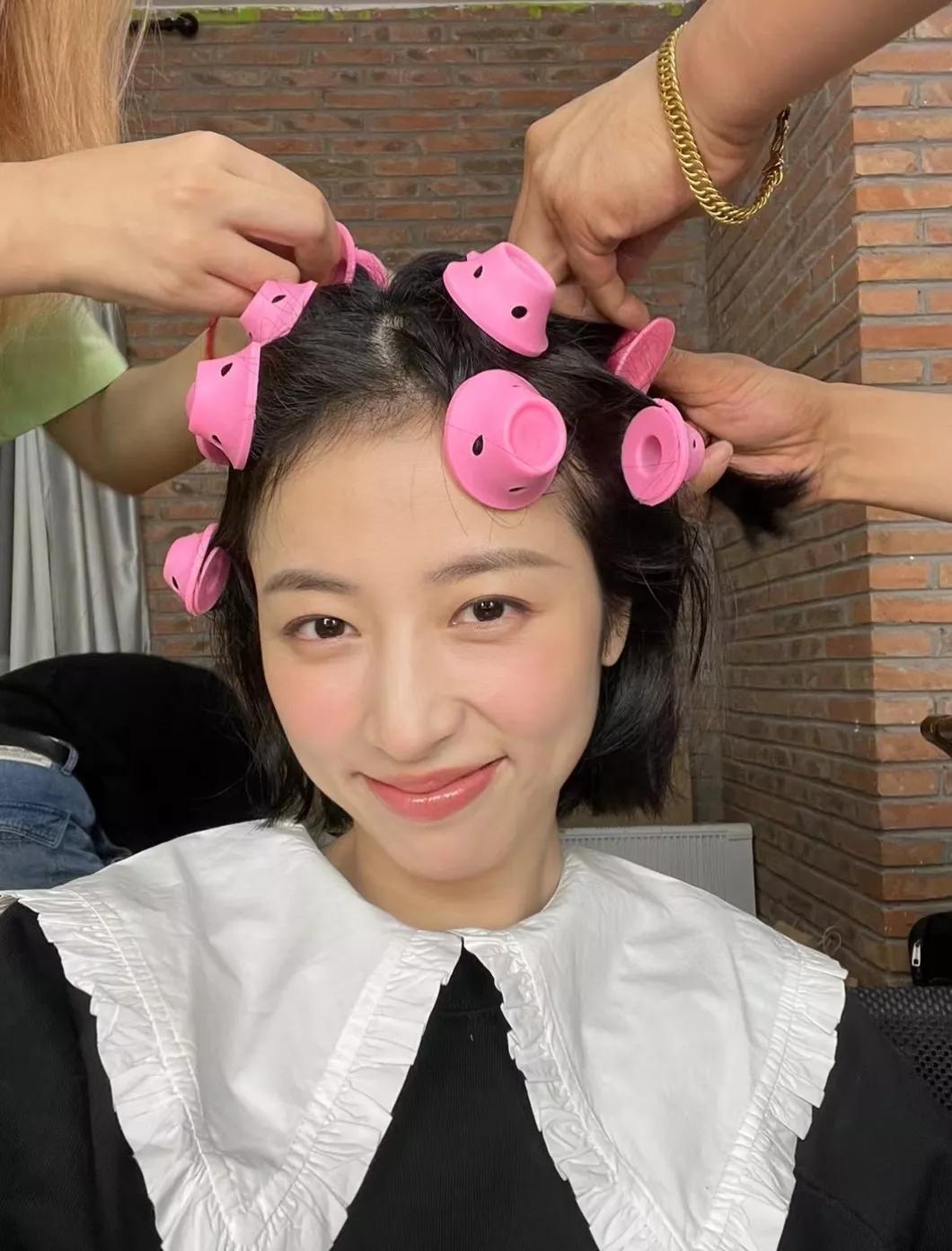 Zhou Yutong shared her curly hair. She thought it was a beautiful ...