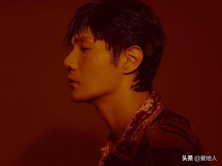 What kind of song is Li Ronghao's new song like a Hong Kong movie? - iNEWS