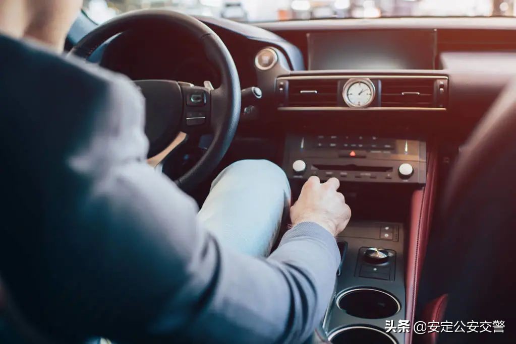 What is the difference between S gear and D gear?Poke in to find out ...