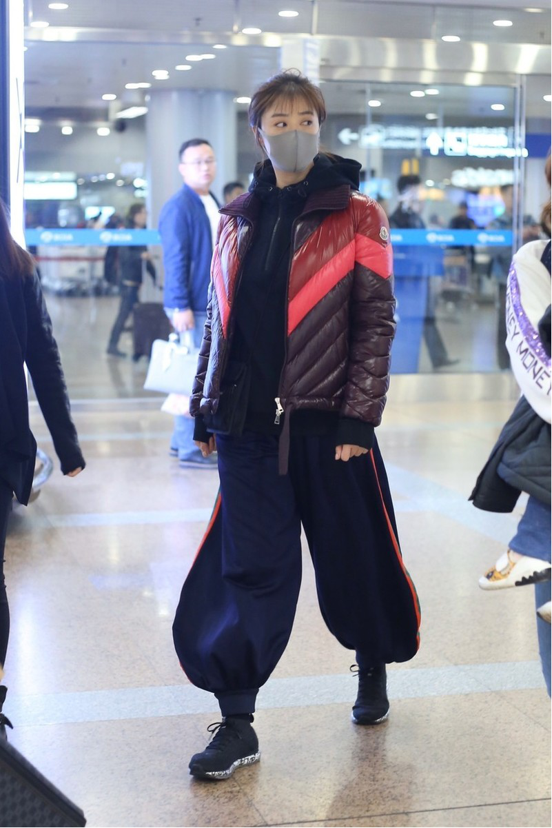 Jiang Xin appeared low-key, warm and comfortable, but this "butterfly ...