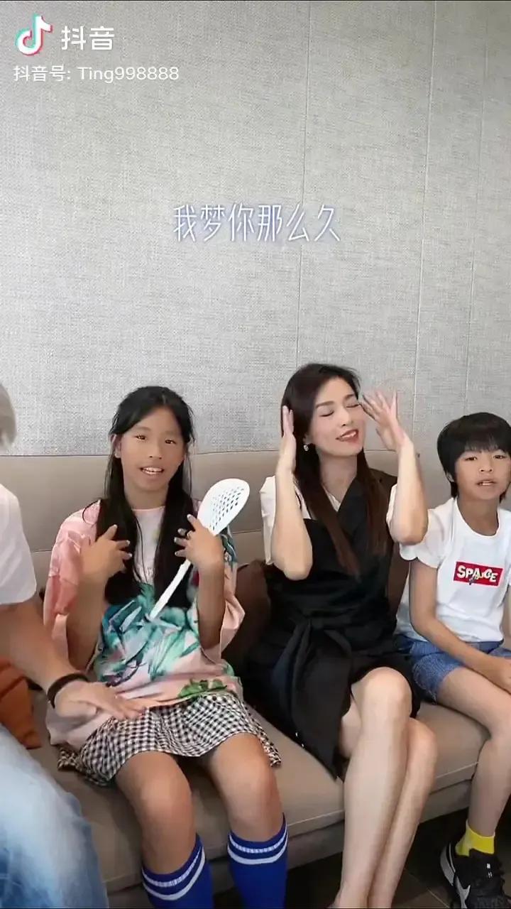 The sons and daughters of Zhang Ting's husband and ex-wife are worthy ...