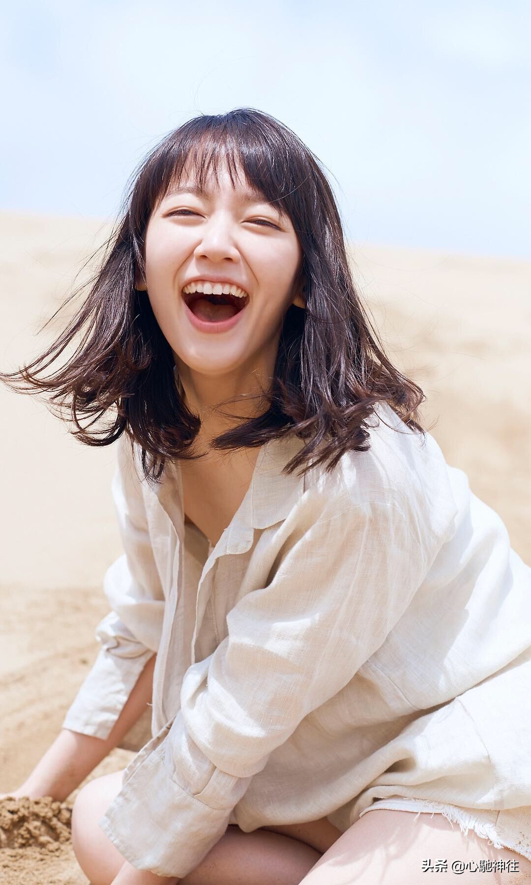 The popular Japanese actress Yoshioka Riho has an angelic face and a ...