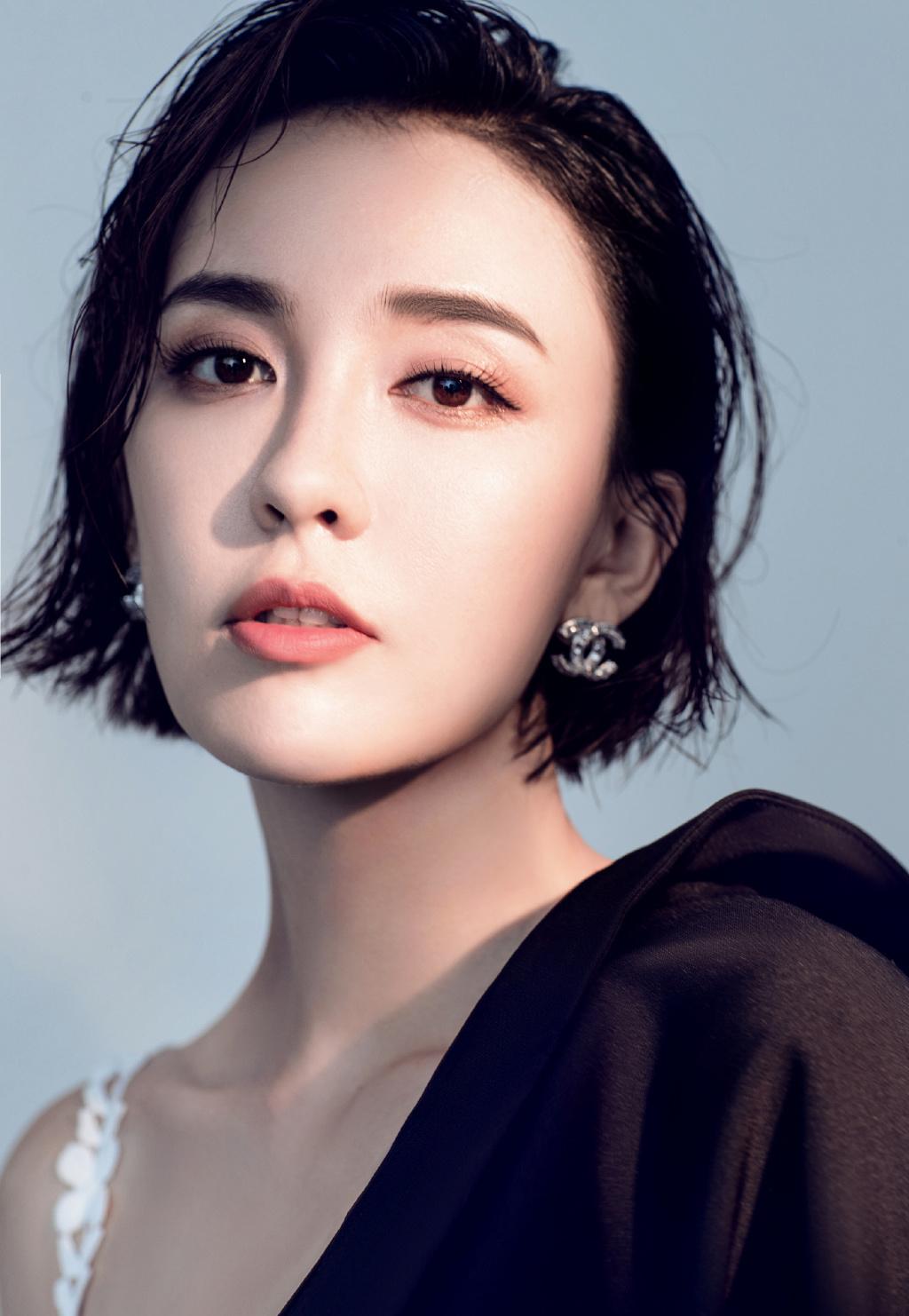 Jiarong Lv, sexy and charming, elegant and generous - iNEWS