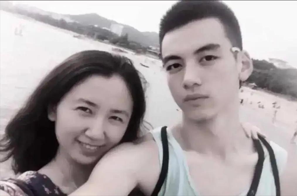 His girlfriend Yang Yang is 13 years older than him - iMedia
