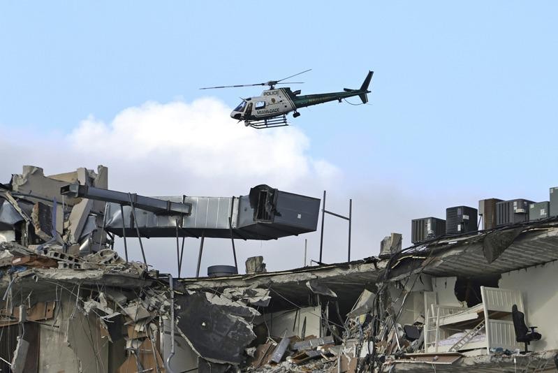 On the eighth day of the building collapse, the entire U.S. rescue team ...