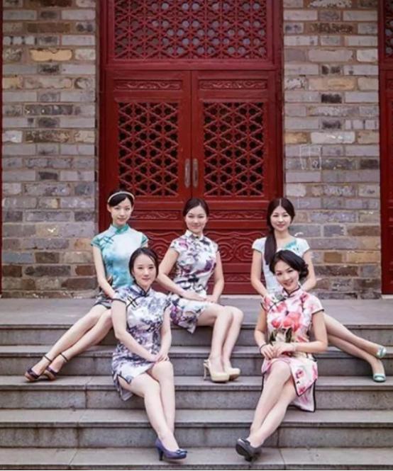 "Graduation photos of cheongsam" became popular among college students ...