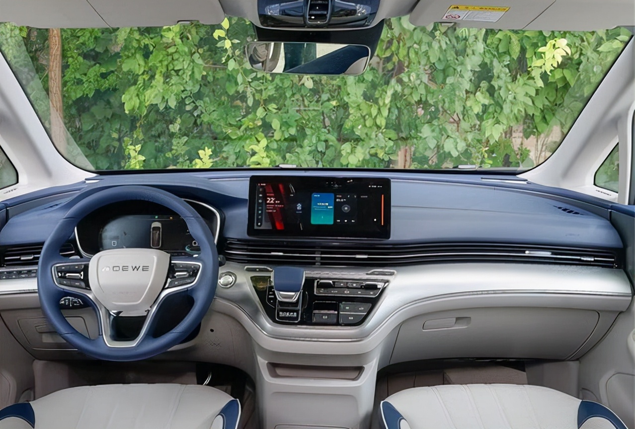 The "dark horse" of the MPV industry, the Roewe iMAX8, which is more beautiful than the GL8, 2 ...