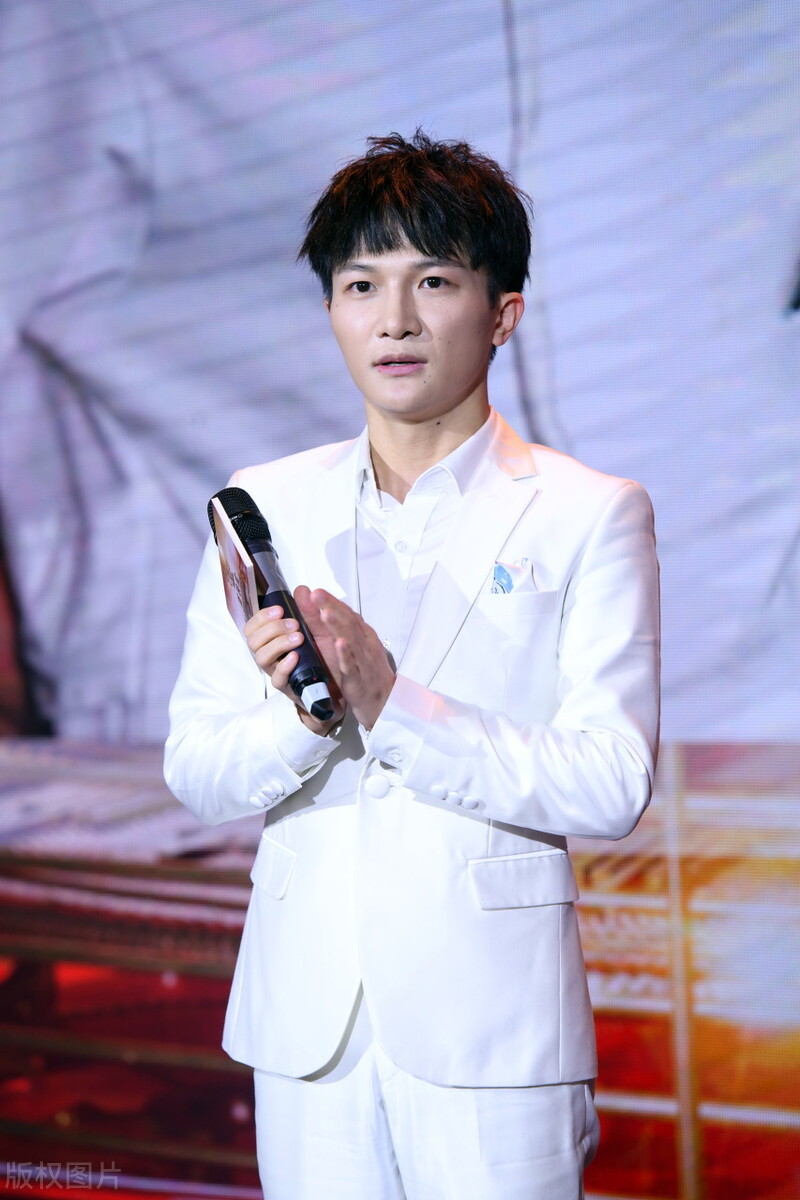 Zhou Shen: From obscurity to a national singer, he composed an ...