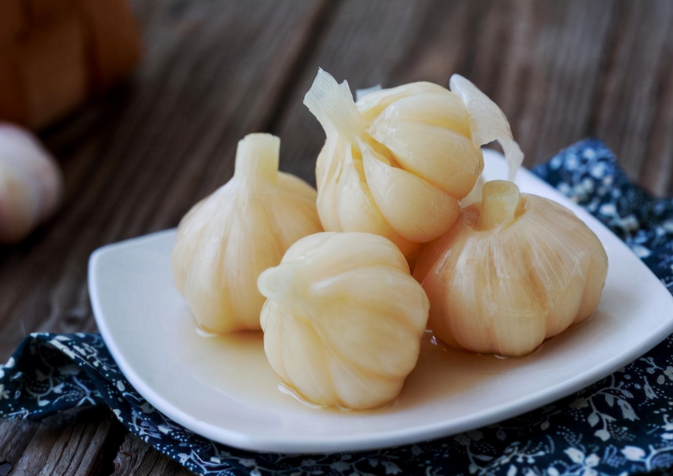 When pickling sugar garlic, don't just add sweet and sour, add 1 more ...