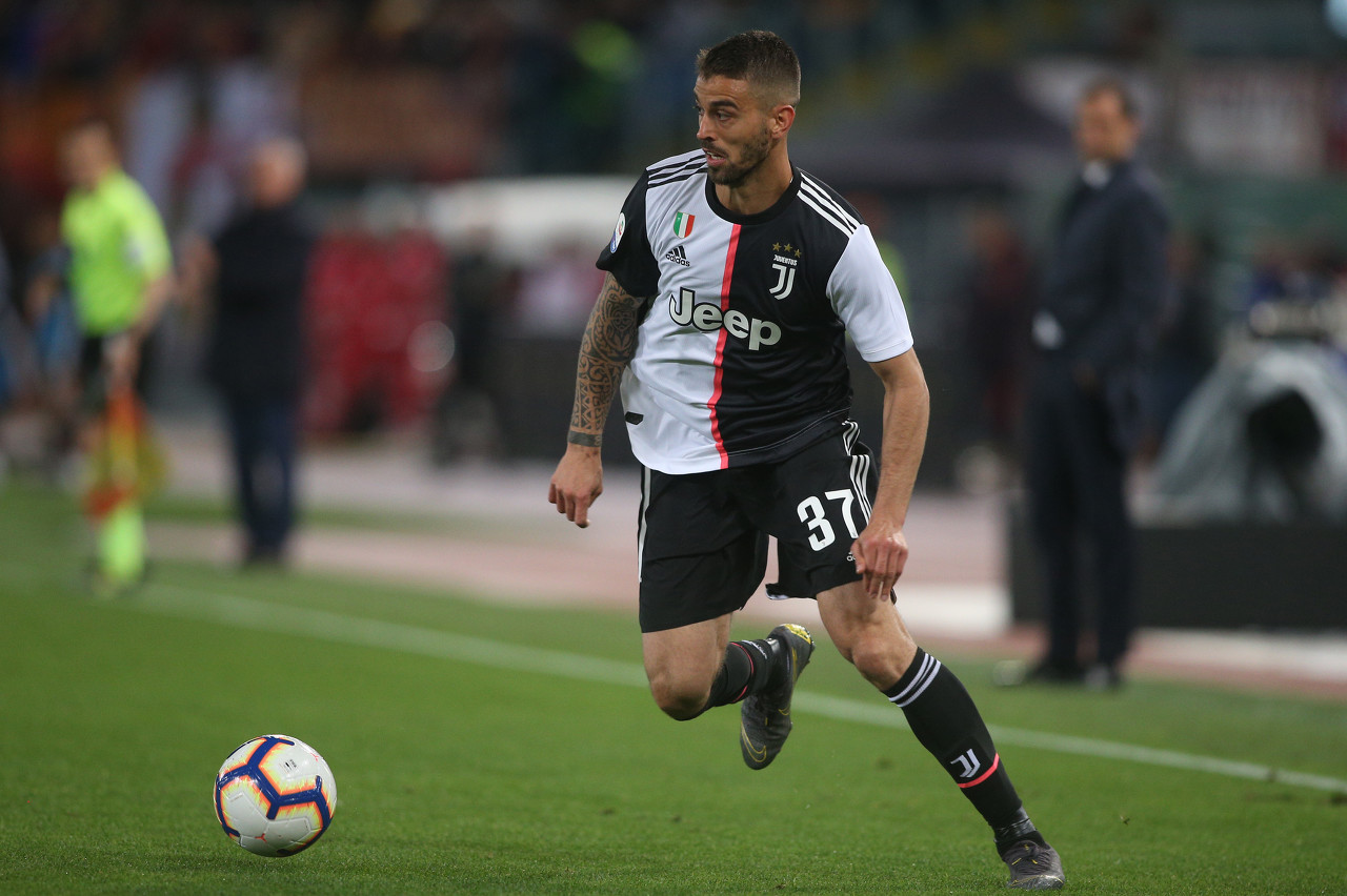 Mourinho wrote and commented, the great Italian left-back Spinazzola ...