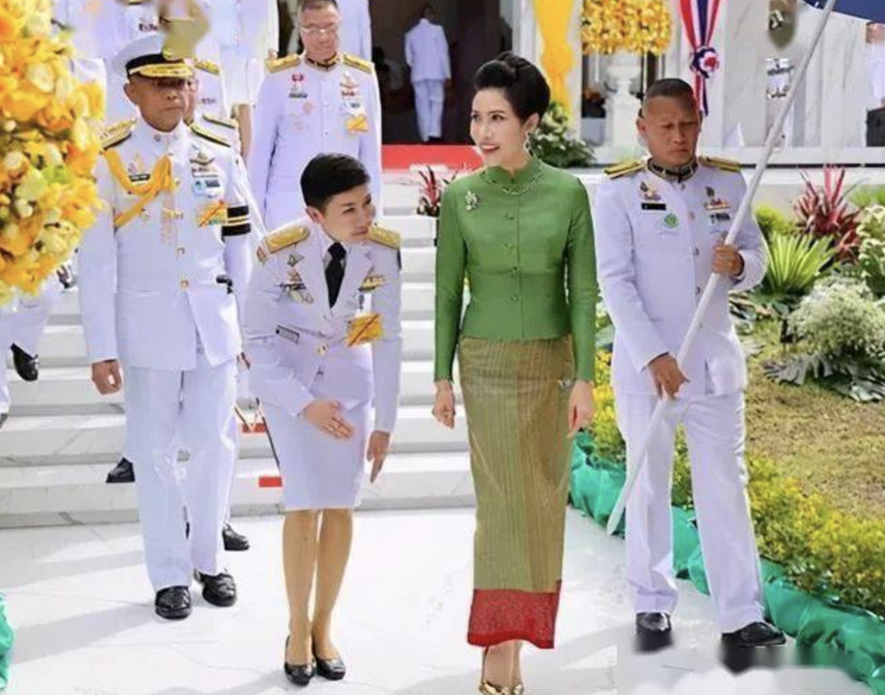 Thousands of private photos of Sinina were exposed, and she couldn't ...