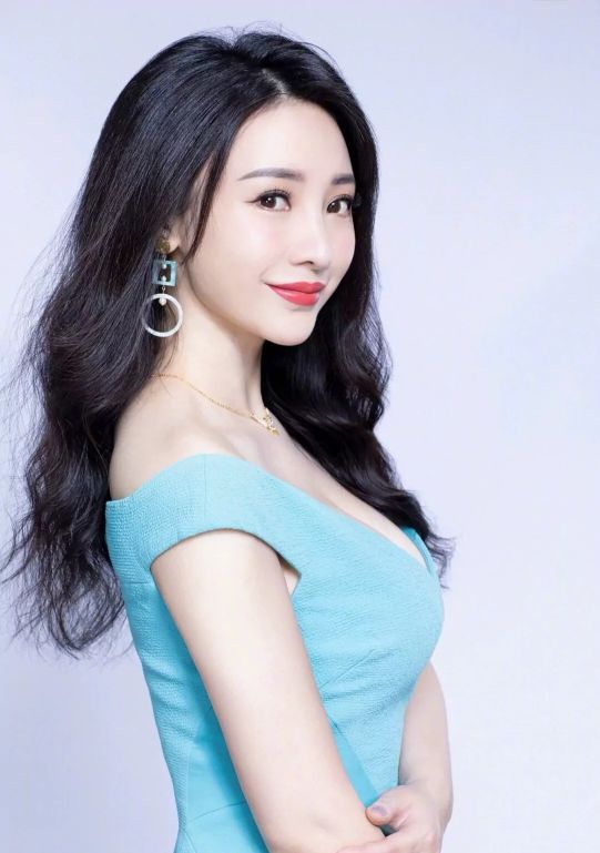 Group Liu Yan's exquisite photo album: The ever-changing house goddess ...