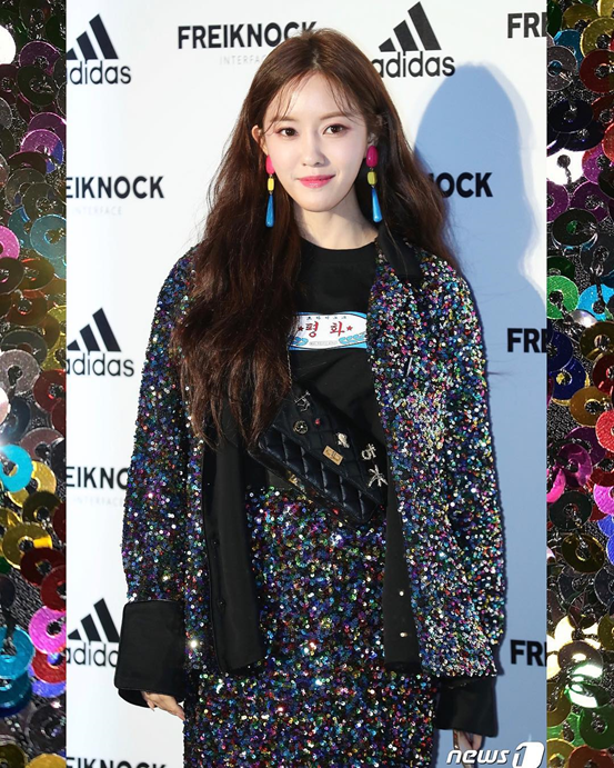 Park Hyomin's route is getting more and more wild! The ripped jeans are ...