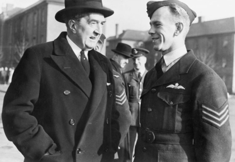 In 1940, two planes collided in the air, and then they were stacked ...