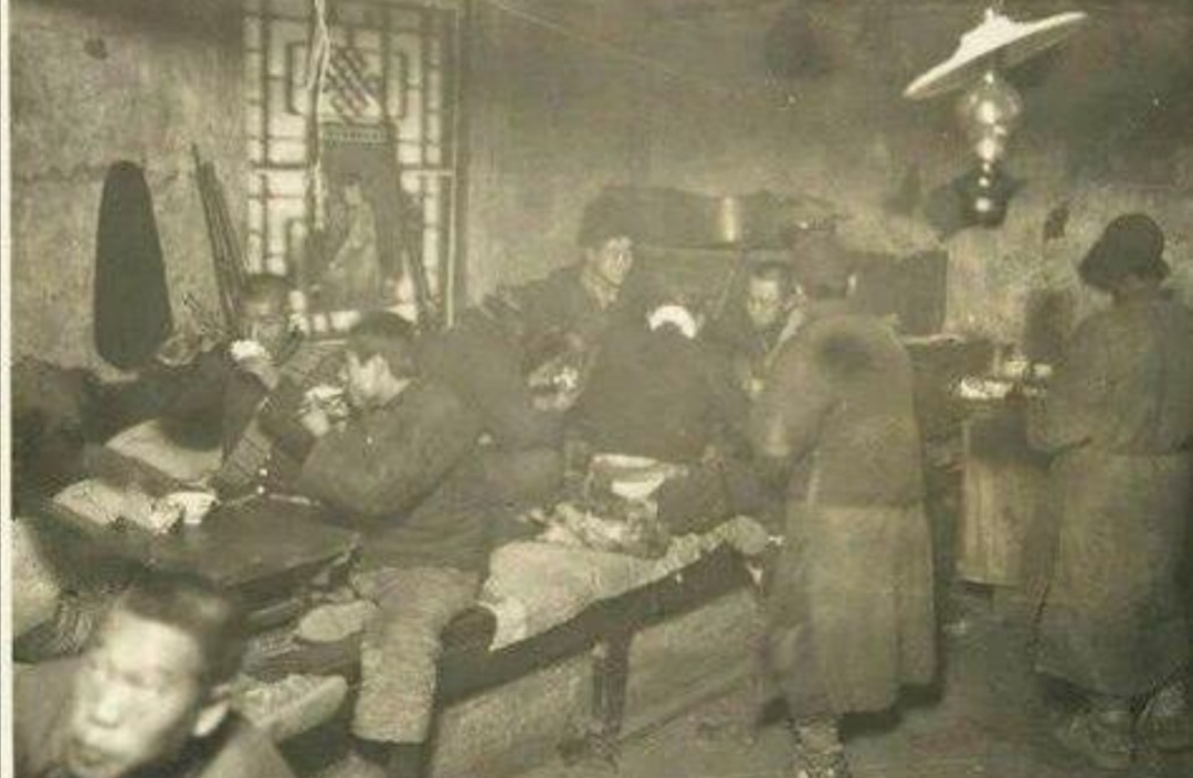 Frustrated in suppressing the bandits, Wang Kuixian pretended to be a ...