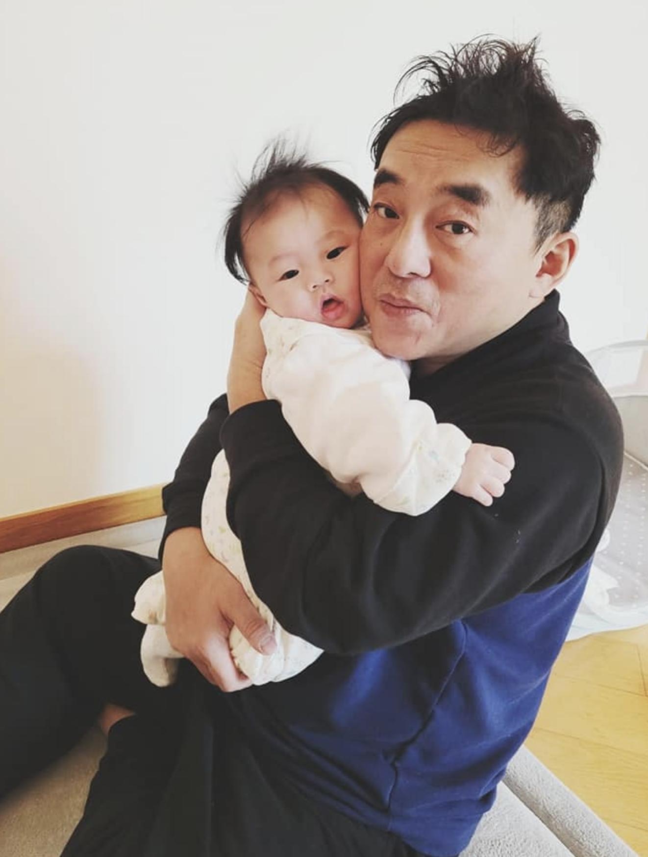 Lu Fang took his wife and daughter for the first time in a commercial ...