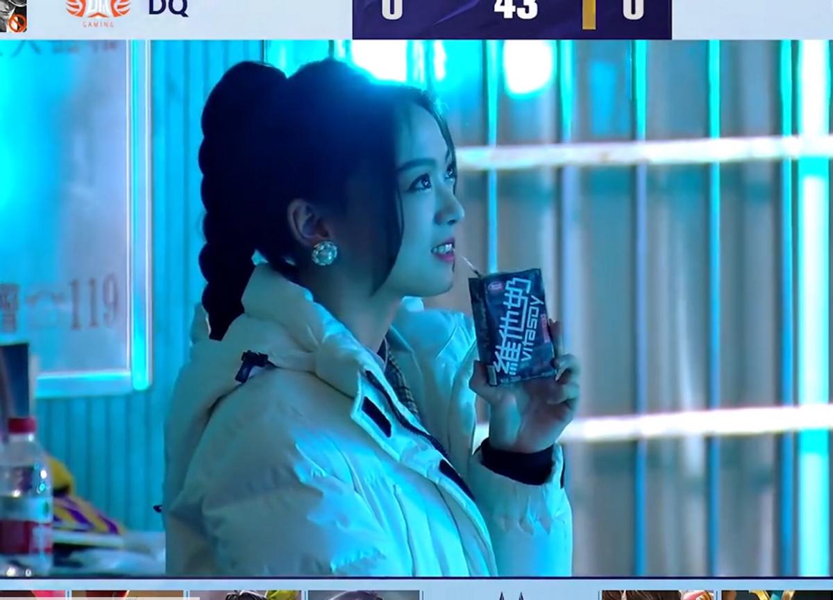 kpl賽場驚艷瞬間：靈兒喝奶茶，天雲側顏殺，fly女友被抓拍 - 資訊咖