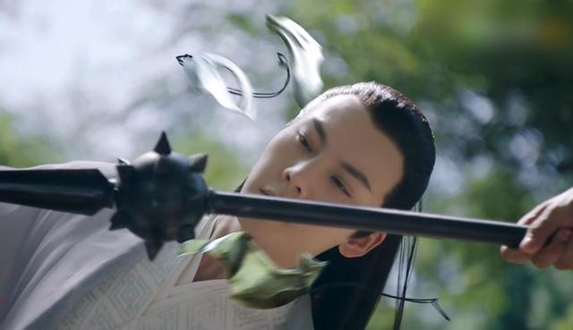 Why does Fang Zhu wear a mask if he has nothing to do?In addition to ...