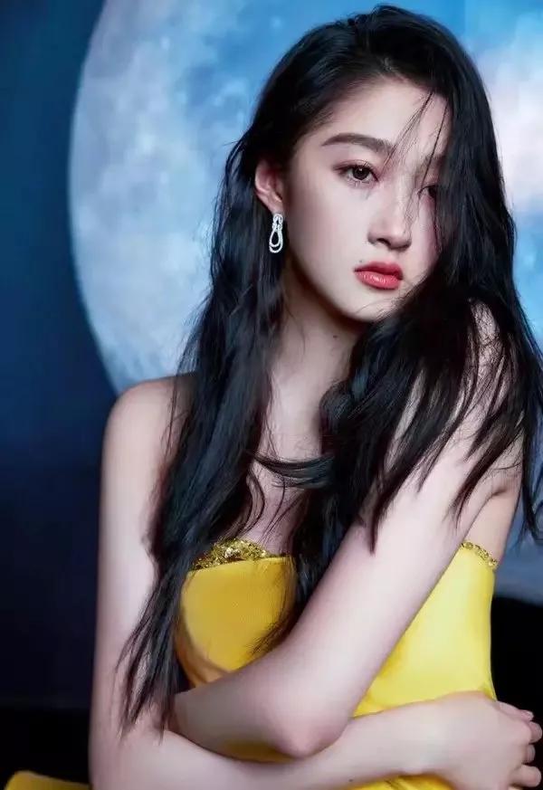 Guan Xiaotong Lai Yumeng Liu Yifei Wu Xuanyi Chen Yuqi Wang Likun Zhao Liying - iNEWS