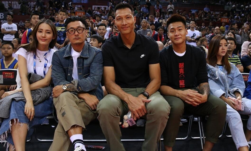 Close photo of basketball superstar Yi Jianlian and his friend Kobe Yao ...