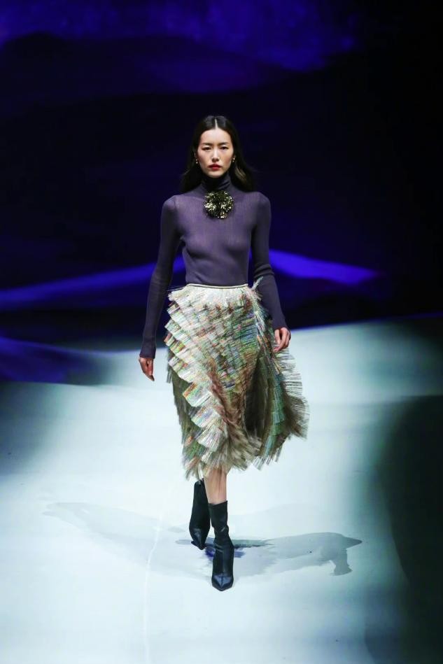 He Cong and his sister are on the same stage for the first time. His 19 ...