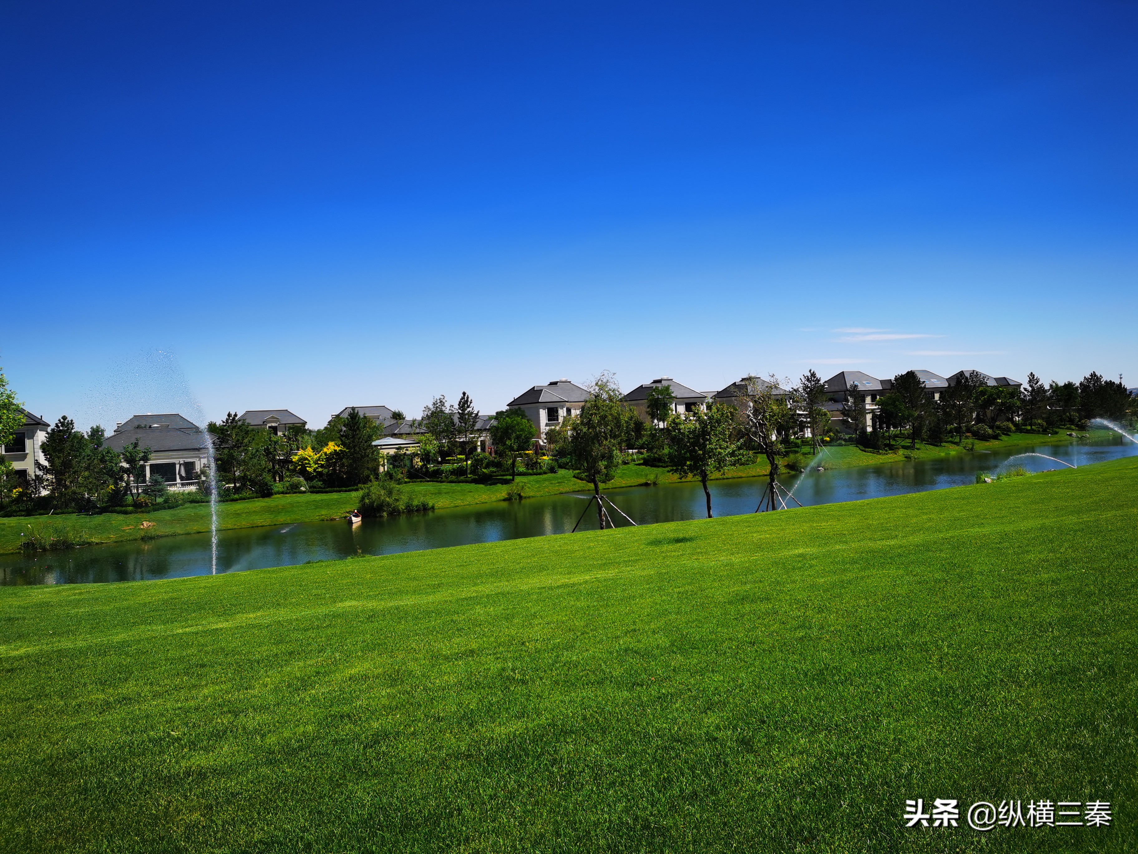 Thousand acres of desert in Yulin, Shaanxi turned into a top golf ...