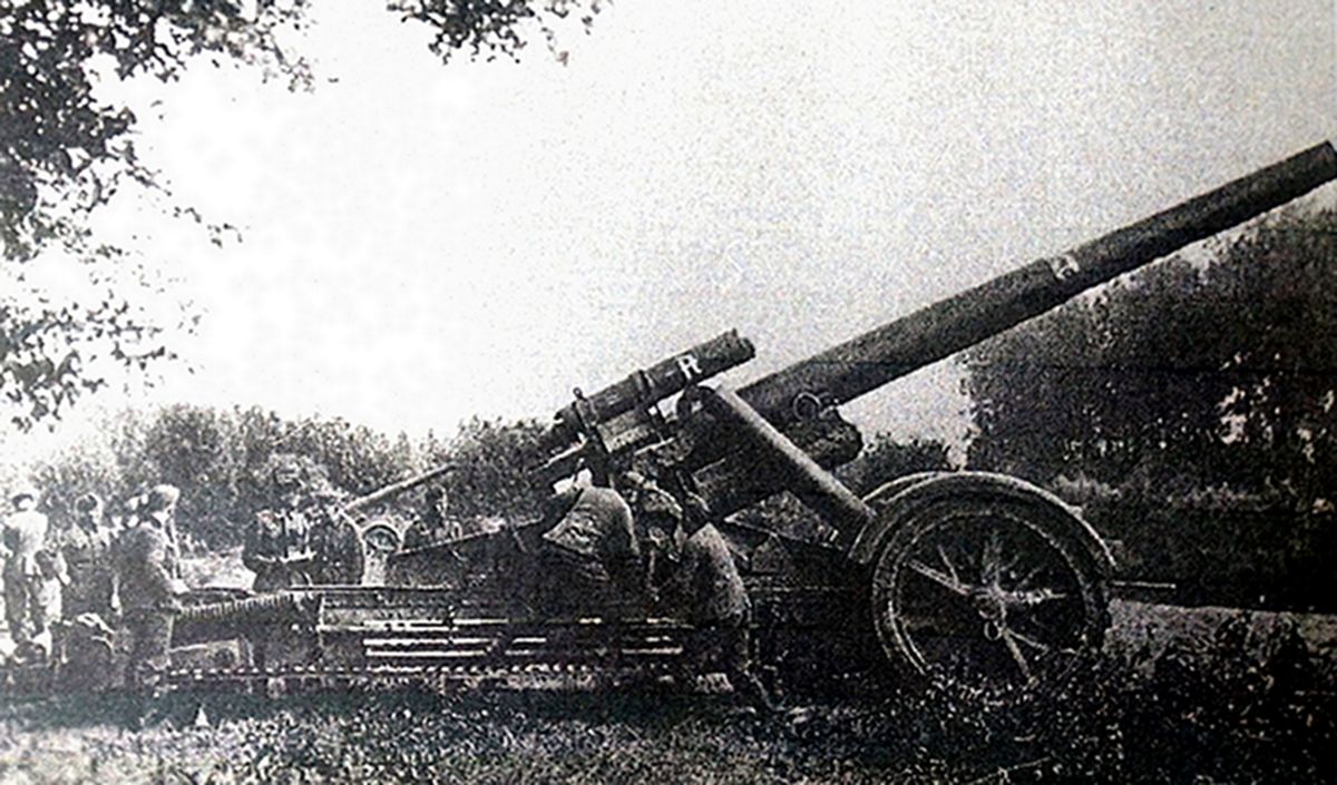 The 210mm Mörser 18 heavy mortar gun of the German artillery of World ...